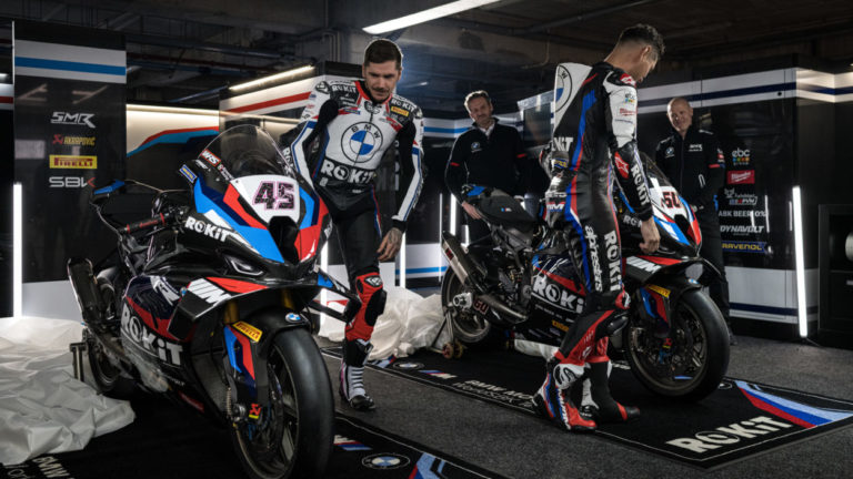 SBK | Presentata la nuova BMW M1000RR ed il team Motorrad ROKiT 2023